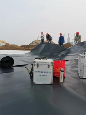 China Máquina de solda de geomembrana de superfície dupla lisa HDPE para polietileno de alta densidade à venda