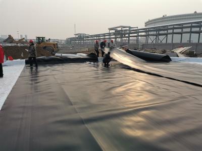 China Máquina de solda de geomembrana de superfície dupla lisa HDPE para polietileno de alta densidade à venda