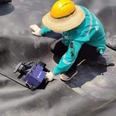 Cina Macchina di saldatura a geomembrana a superficie doppia liscia industriale con certificazione CE in vendita