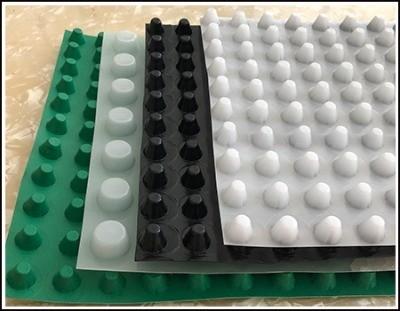 Cina 1m-3m di larghezza CE/ISO9001 ISO14001 certificato foglio di plastica a fossette per drenaggio ferroviario in vendita