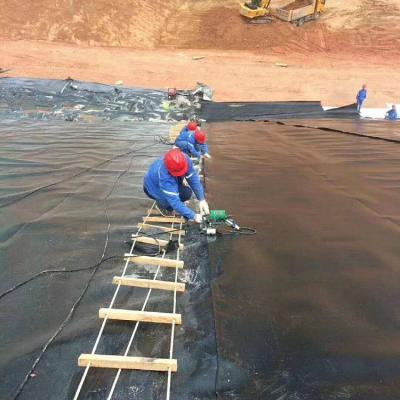 Cina Macchina di saldatura in plastica ad alta frequenza per rivestimento di diga Geomembrana HDPE Frequenza 50HZ in vendita