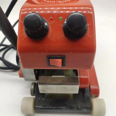 Cina Macchina di saldatura a geomembrana professionale da 1,3 kW HMT1300 con saldatura automatica a sovrapposizione in vendita