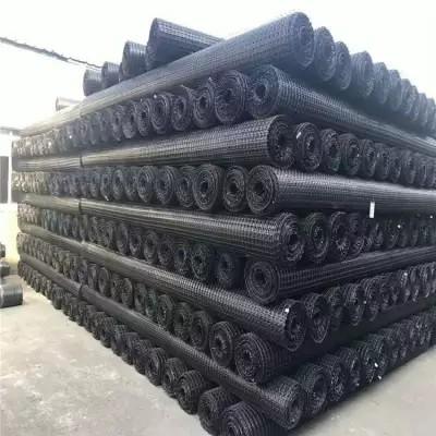 Cina Manutenzione autostradale tappetino nero e bianco con rete di plastica biassiale stabile in vendita
