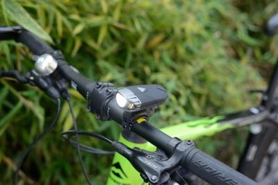 Cina USB che fa pagare il ciclo ricaricabile del LED accende 1.3in, bici bassa Front Light di USB di luminosità in vendita
