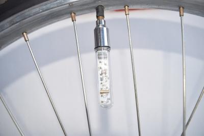Cina Doppio alluminio parteggiato dei riflettori 5 LED del raggio della ruota di bicicletta dell'esposizione in vendita