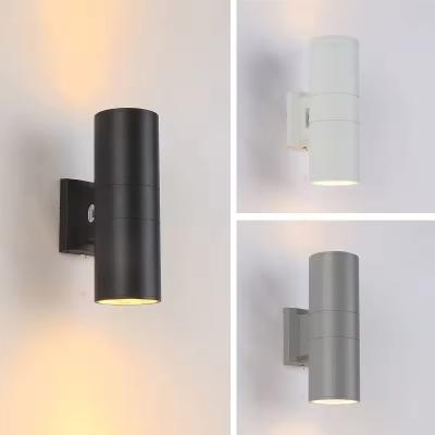 Cina 10W 100V-265V/50HZ Lampade da parete a LED su e giù Ip65 impermeabile Illuminazione esterna moderna in vendita