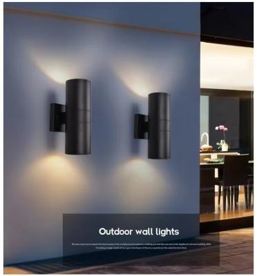 Cina 10W 100V-265V/50HZ Lampade da parete a LED su e giù Ip65 impermeabile Illuminazione esterna moderna in vendita