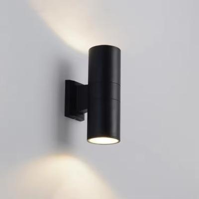 Cina 10W 100V-265V/50HZ Lampade da parete a LED su e giù Ip65 impermeabile Illuminazione esterna moderna in vendita