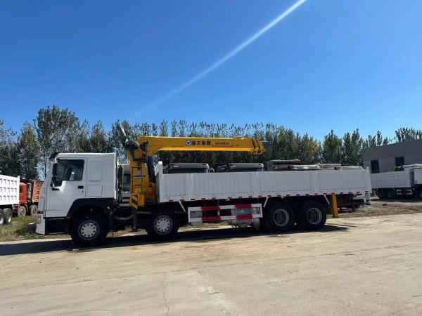 Quality ZZ13117N3867D Used Howo 8x4 Crane Truck Second Hand Crane Trucks For Sale for sale