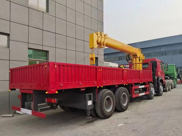 Quality ZZ13117N3867D Used Howo 8x4 Crane Truck Second Hand Crane Trucks For Sale for sale