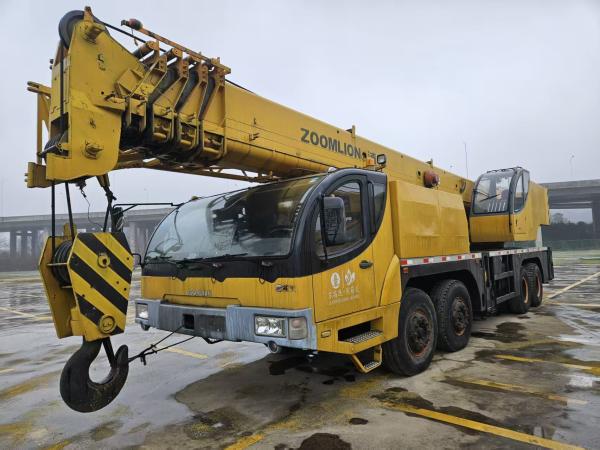Quality Yellow Used Zoomlion ZTC1000 Second Hand Crane 40m Lifting Height for sale