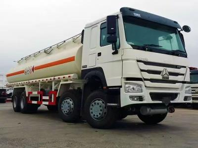 China 8X4 WD615.47 371HP Gebruikte brandstoftankwagen Sinotruk Howo truck Te koop