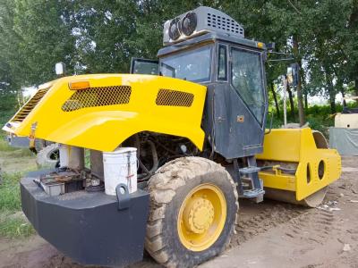 China High-Density Surfaces Made Easy with the Lujie Roller Compactor XMR403VT IV A Must-Have for Roadwork and Infrastructure Projects for sale