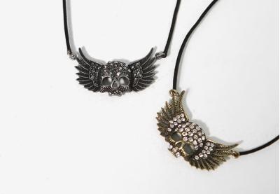 China Collares del esqueleto del vintage del encanto en venta
