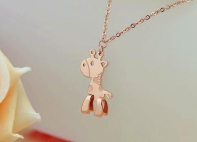 China Forme a mujeres la joyería el oro pendiente de acero titanium del collar 18k plateado en venta