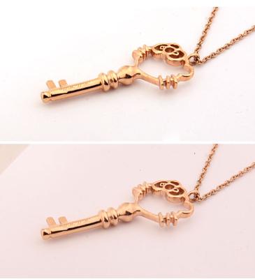 China El oro color de rosa del collar pendiente de acero titanium de la joyería de las mujeres de la moda plateó el collar dominante en venta