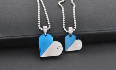China Forme a joyería de los pares el acero inoxidable collar pendiente de los pares los collares blancos azules del corazón en venta