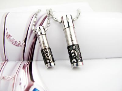 China Forme a joyería de los pares el acero inoxidable los ornamentos pendientes del paño del collar de los pares en venta