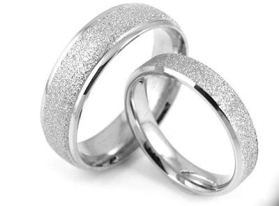China Forme a joyería de los pares los anillos de los pares del acero inoxidable los anillos de finger simples color plata en venta