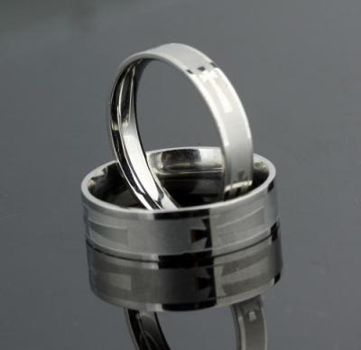 China Los anillos de los pares del acero inoxidable de la joyería 316L de los pares de la moda venden al por mayor los anillos cruzados del amante de la impresión en venta