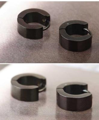 China Forme a joyería para hombre el pendiente del acero inoxidable los hombres negros venta al por mayor de la joyería de China de los pendientes en venta