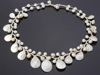 China Fashion natural pearls shell choker necklace women Jewelry wholesale from China low MOQ for sale