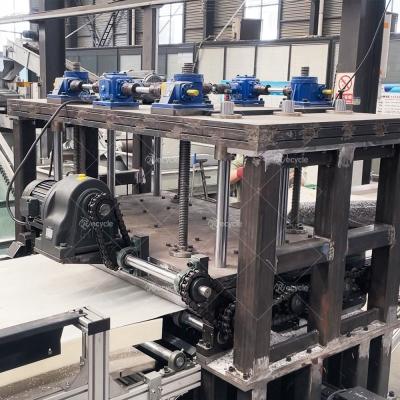 Cina Equipaggiamento di smantellamento del vetro per pannelli solari all'avanguardia con una capacità di 1400-2000 kg/ora in vendita