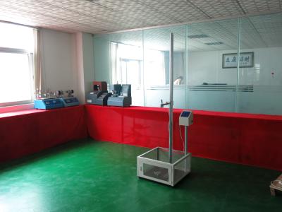 Cina Attrezzatura della prova di laboratorio di impatto del tester di impatto della palla di goccia con il tester di AC220V 65KG in vendita