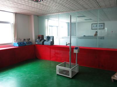 Cina Attrezzatura della prova di laboratorio di impatto del tester di impatto della palla di goccia con il tester di AC220V 65KG in vendita