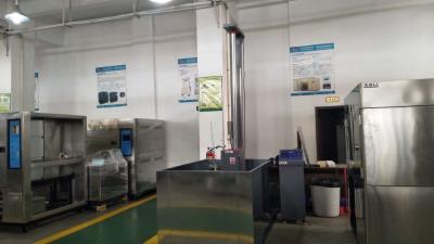 Cina Macchina della prova di resistenza di goccia per il secchio di acqua, attrezzatura di prova di caduta d'imballaggio in vendita