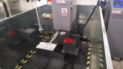 Cina Macchina della prova di resistenza di goccia per il secchio di acqua, attrezzatura di prova di caduta d'imballaggio in vendita