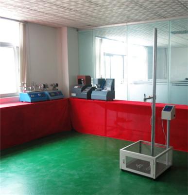 Cina Prova di urto di IEC 60950-1 della prova di urto di goccia della palla facendo uso di una macchina di prova della sfera d'acciaio in vendita