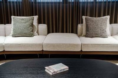 China Factory direct sales, custom-made luxury fabric sofa, living room furniture, modern villa home design, multi-person combination sofa for sale