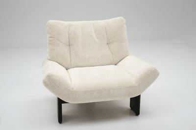 China Custom Luxury Single-Seater Sofa Sculptural Black Wooden Frame For Modern Living Space for sale