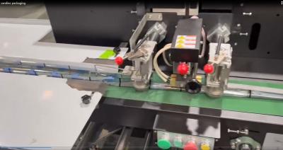 China Máquina de embalagem multifuncional de doces e brinquedos de alta velocidade à venda