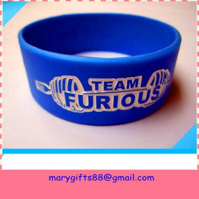 China debossed LOGO Fashion Silicone Bracelet for sale