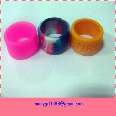 China Unique cool customized silicone finger bracelet for sale