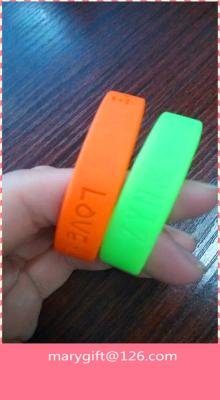 China simple debossed logo silicone wristband bangle for sale
