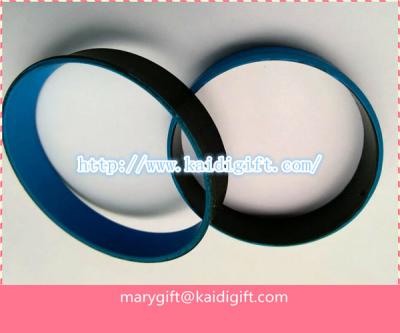 China custom dual silicone wristband, paint oil silicone wristband for sale