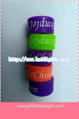 China Colorful Fashion Present Silicone Finger Bracelet Wristband for sale