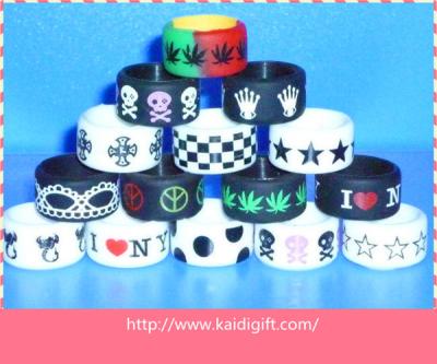 China Customed Flexible Silicone Rubber finger Ring with alphabet for sale