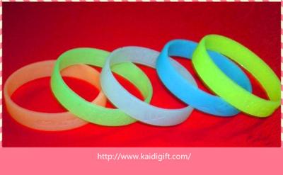 China Silicone single color sports item personalized cool wristbands for sale