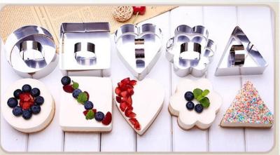 Cina Muffa di Bakeware del dolce dei biscotti del taglio della muffa dell'anello del triangolo dell'acciaio inossidabile dell'anello del dolce della mousse in vendita