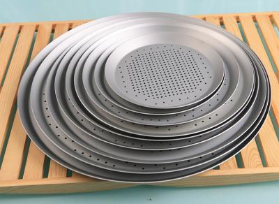 Cina RK Bakeware China-Hard Coat Anodized Perforated Thin Crust Pizza Pan for Pizza hut in vendita