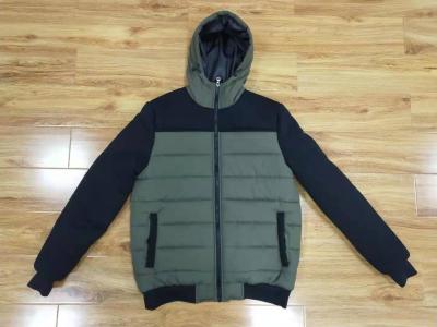 Cina Rivestimento della soffiatore del poliestere degli uomini del cappotto riempiti cotone impermeabile con i manicotti estraibili in vendita