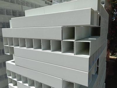 China Anticorrosivo FRP tubo quadrado impermeável e isolamento térmico tamanho personalizado para marinha / química / construção à venda