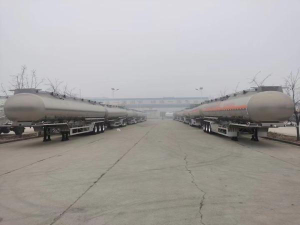 Quality Truck Trailer 3-Axle 3-Bay Carbon Steel Fuel Semi-Trailer with 15 Workdays for sale