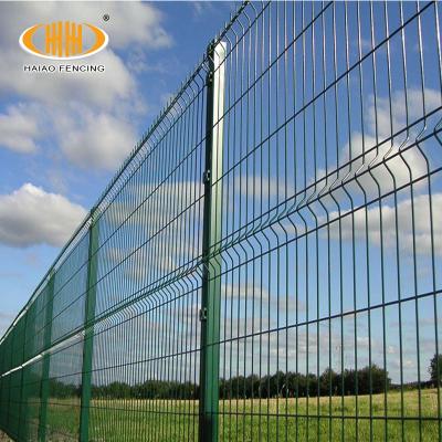 China Powder Coated welded 3d curved wire mesh fence with peach type post for sale