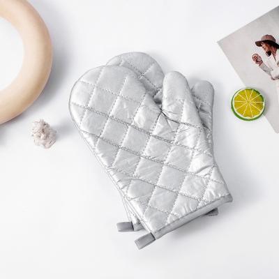Cina Guanti da forno di cotone resistenti al calore Guanti da forno Guanti da cucina rivestiti d'argento Guanti da cucina per cucina in vendita
