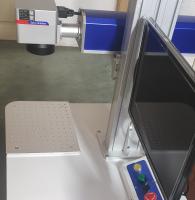 China Portable PET Bottle Laser Marking Machine 0.01mm Accuracy Fiber Laser Engraver for sale